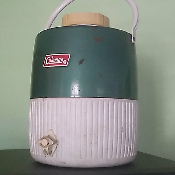 Coleman | Dining | Vintage Green Metal Coleman 2 Gallon Water | Poshmark